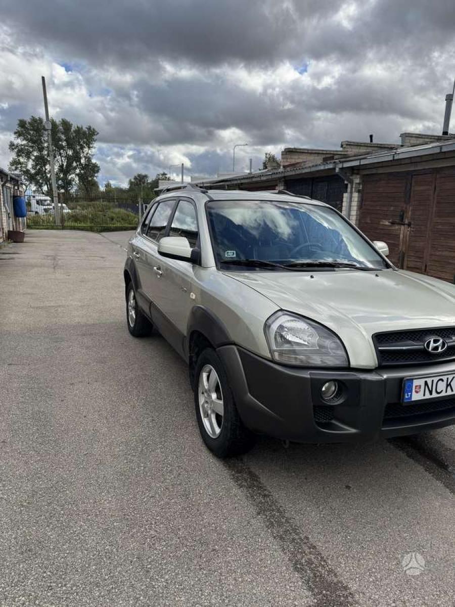 Grey Hyundai Tucson 2006 in Panevezys, with an engine capacity of 2.70 L and mileage of 321 thousand km for 4000 €, photo 4 on AUTOMOTO.COM.LV