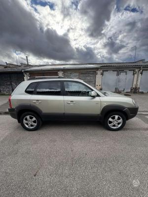 Grey Hyundai Tucson 2006 in Panevezys, with an engine capacity of 2.70 L and mileage of 321 thousand km for 4000 €, photo 5 on AUTOMOTO.COM.LV