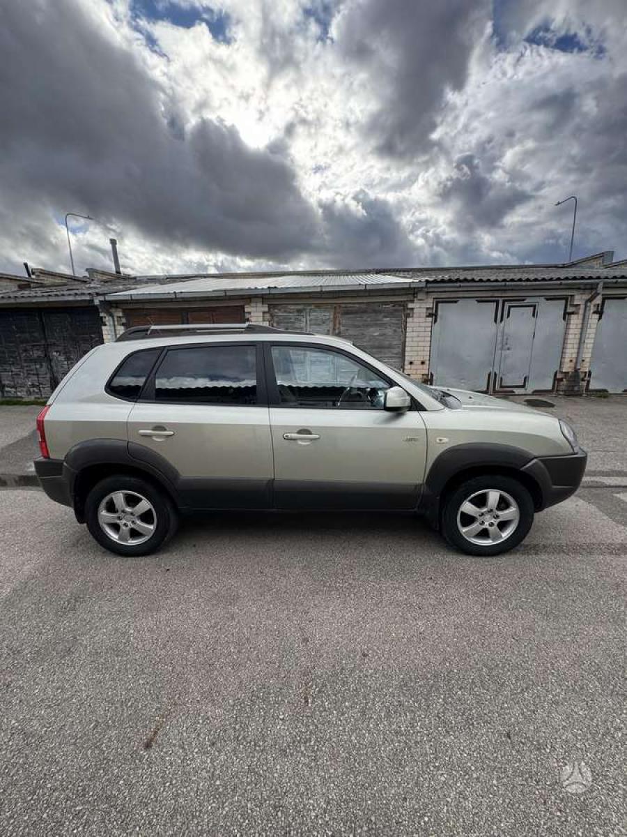 Grey Hyundai Tucson 2006 in Panevezys, with an engine capacity of 2.70 L and mileage of 321 thousand km for 4000 €, photo 5 on AUTOMOTO.COM.LV