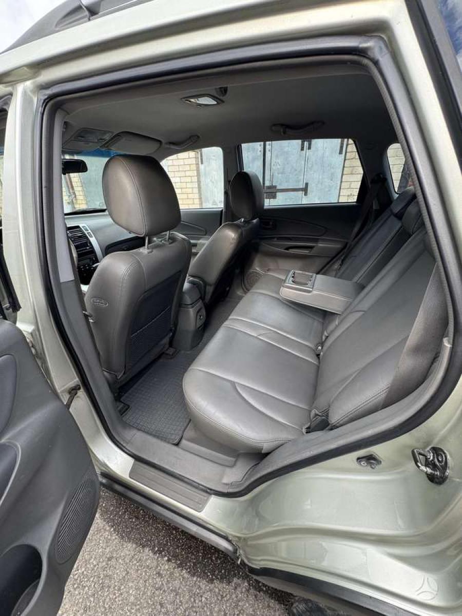 Grey Hyundai Tucson 2006 in Panevezys, with an engine capacity of 2.70 L and mileage of 321 thousand km for 4000 €, photo 8 on AUTOMOTO.COM.LV