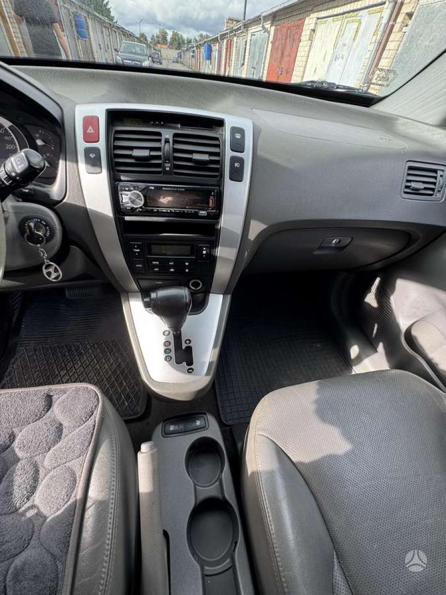 Grey Hyundai Tucson 2006 in Panevezys, with an engine capacity of 2.70 L and mileage of 321 thousand km for 4000 €, photo 9 on AUTOMOTO.COM.LV