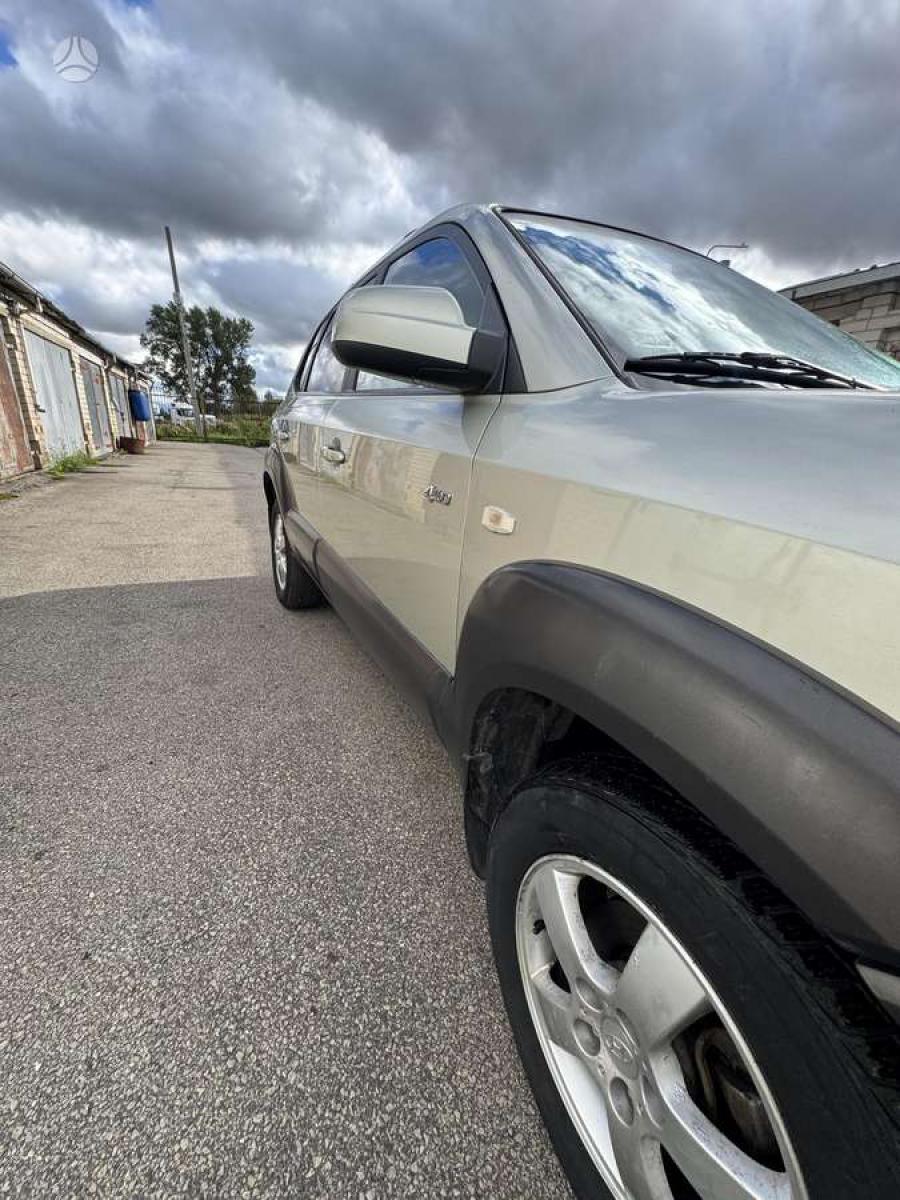 Grey Hyundai Tucson 2006 in Panevezys, with an engine capacity of 2.70 L and mileage of 321 thousand km for 4000 €, photo 12 on AUTOMOTO.COM.LV