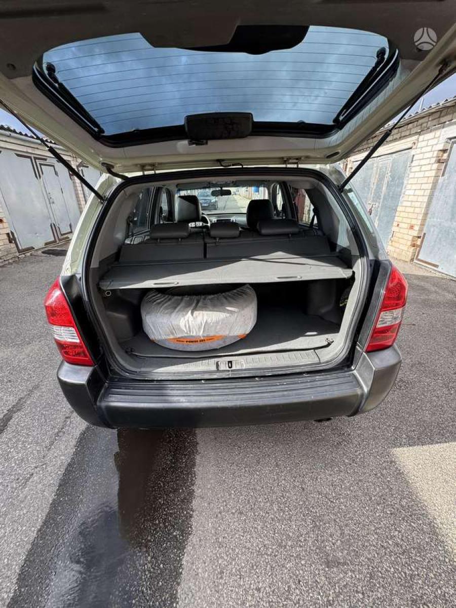 Grey Hyundai Tucson 2006 in Panevezys, with an engine capacity of 2.70 L and mileage of 321 thousand km for 4000 €, photo 13 on AUTOMOTO.COM.LV