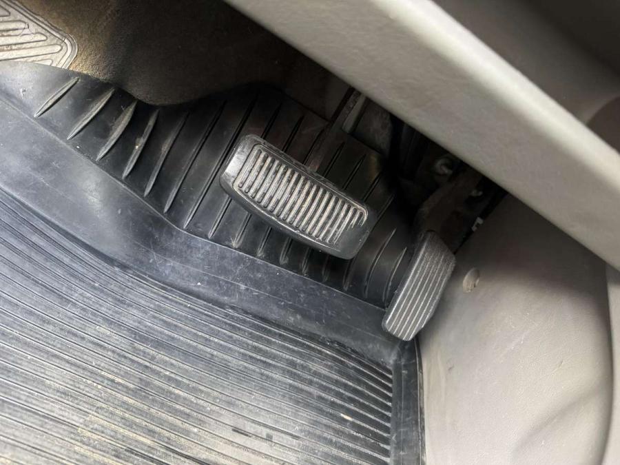 Grey Hyundai Tucson 2006 in Panevezys, with an engine capacity of 2.70 L and mileage of 321 thousand km for 4000 €, photo 15 on AUTOMOTO.COM.LV