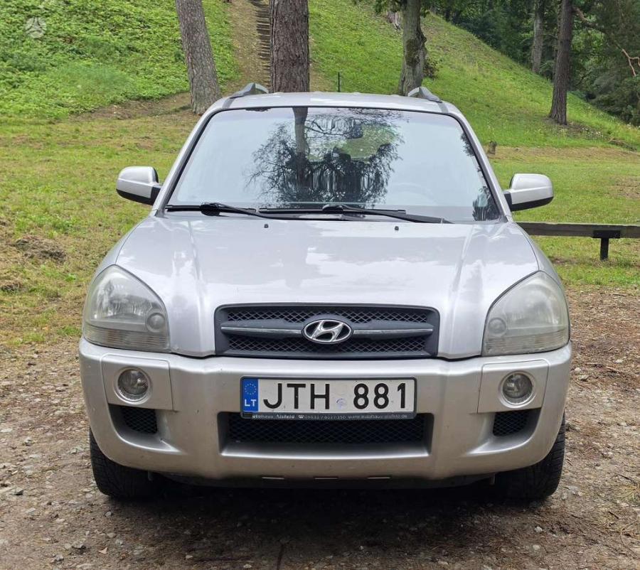 Pelēks Hyundai Tucson 2006 Viļņa, ar dzinēja tilpumu 1.97 L un nobraukumu 150 tūkst. km par 1450 €, foto 3 vietnē AUTOMOTO.COM.LV