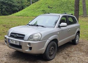Pelēks Hyundai Tucson 2006 Viļņa, ar dzinēja tilpumu 1.97 L un nobraukumu 150 tūkst. km par 1450 €, foto 4 vietnē AUTOMOTO.COM.LV