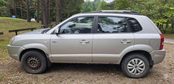 Pelēks Hyundai Tucson 2006 Viļņa, ar dzinēja tilpumu 1.97 L un nobraukumu 150 tūkst. km par 1450 €, foto 5 vietnē AUTOMOTO.COM.LV