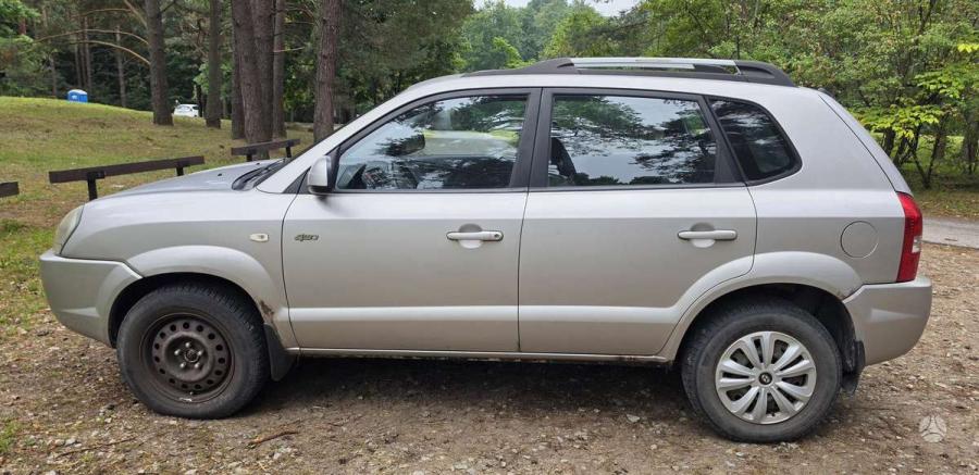 Pelēks Hyundai Tucson 2006 Viļņa, ar dzinēja tilpumu 1.97 L un nobraukumu 150 tūkst. km par 1450 €, foto 5 vietnē AUTOMOTO.COM.LV