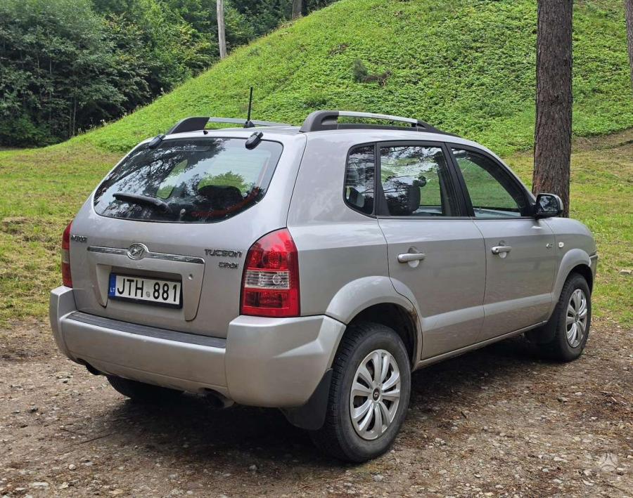 Pelēks Hyundai Tucson 2006 Viļņa, ar dzinēja tilpumu 1.97 L un nobraukumu 150 tūkst. km par 1450 €, foto 6 vietnē AUTOMOTO.COM.LV
