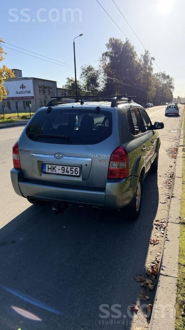 Pelēks Hyundai Tucson 2006 Rīga, ar dzinēja tilpumu 2.00 L un nobraukumu 155 tūkst. km par 3200 €, foto 5 vietnē AUTOMOTO.COM.LV