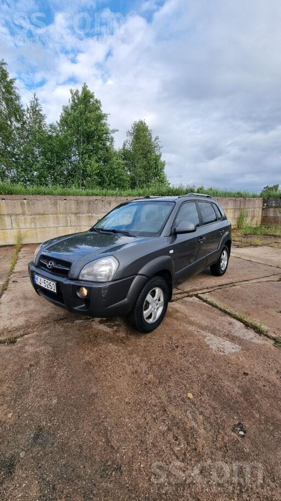 Pelēks Hyundai Tucson 2007 Rīga, ar dzinēja tilpumu 2.00 L un nobraukumu 336 tūkst. km par 2800 €, foto 1 vietnē AUTOMOTO.COM.LV