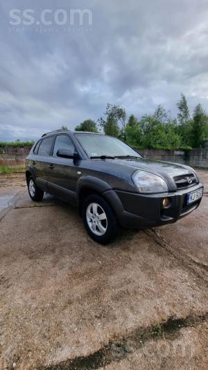 Pelēks Hyundai Tucson 2007 Rīga, ar dzinēja tilpumu 2.00 L un nobraukumu 336 tūkst. km par 2800 €, foto 2 vietnē AUTOMOTO.COM.LV