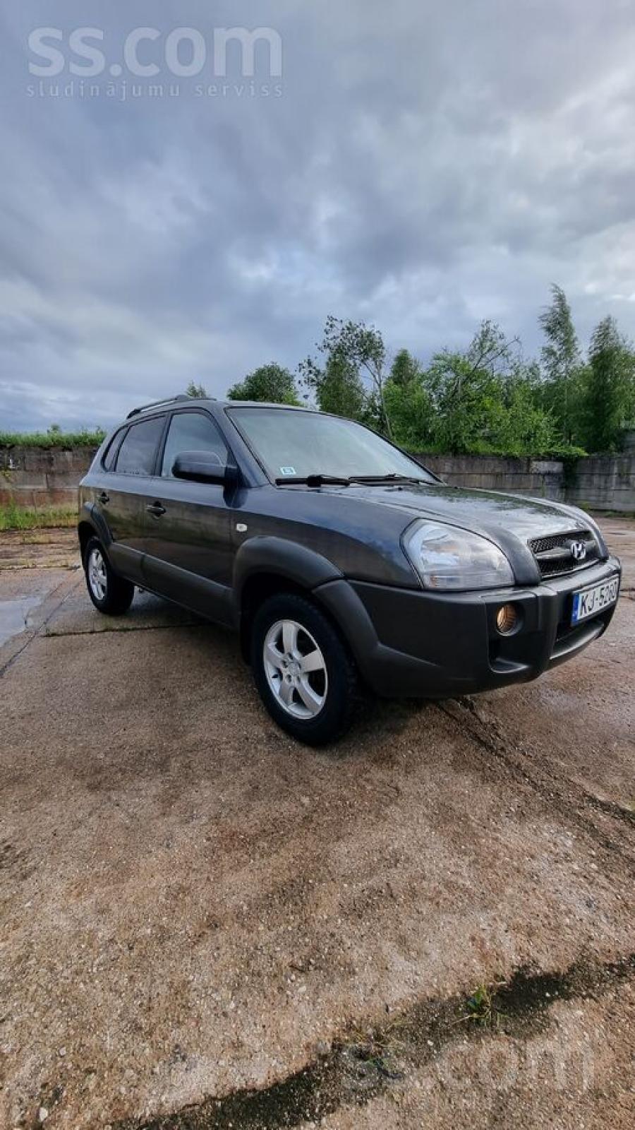 Pelēks Hyundai Tucson 2007 Rīga, ar dzinēja tilpumu 2.00 L un nobraukumu 336 tūkst. km par 2800 €, foto 2 vietnē AUTOMOTO.COM.LV