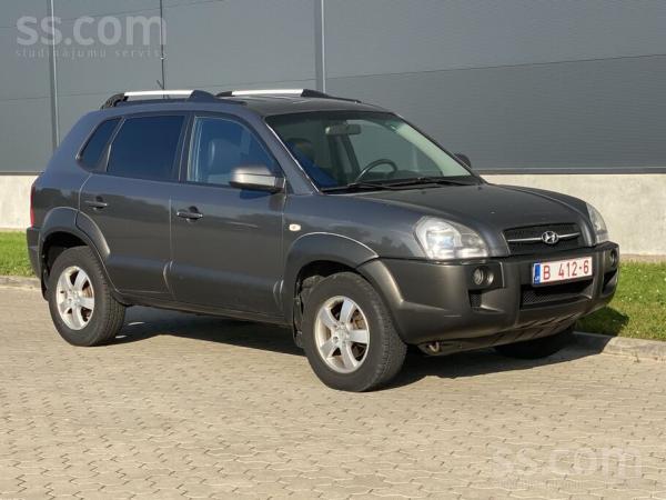 Grey Hyundai Tucson 2007 in Riga, with an engine capacity of 2.00 L and mileage of 0 thousand km for 3190 €, photo 2 on AUTOMOTO.COM.LV