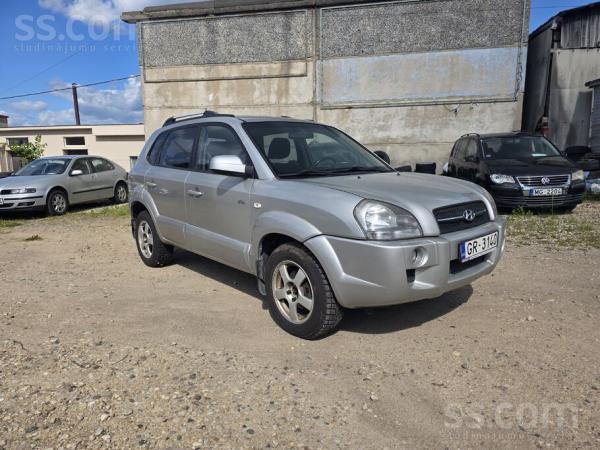 Pelēks Hyundai Tucson 2007 Rēzekne, ar dzinēja tilpumu 2.00 L un nobraukumu 0 tūkst. km par 2590 €, foto 4 vietnē AUTOMOTO.COM.LV