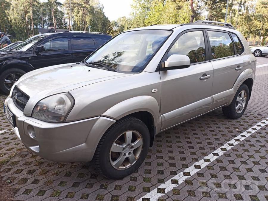 Pelēks Hyundai Tucson 2007 Rīga, ar dzinēja tilpumu 2.00 L un nobraukumu 263 tūkst. km par 2650 €, foto 1 vietnē AUTOMOTO.COM.LV