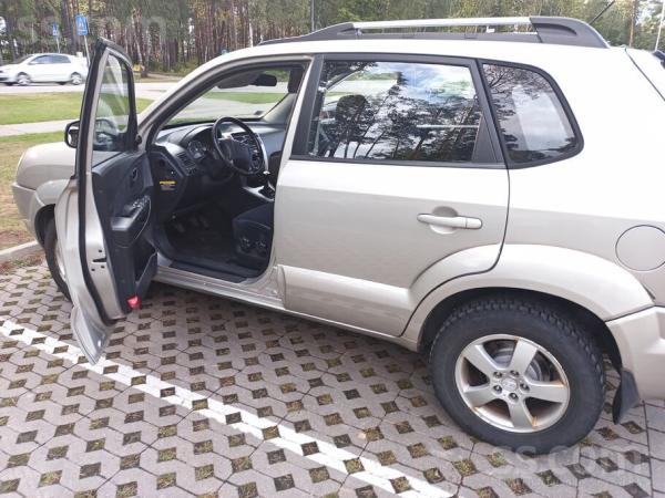 Grey Hyundai Tucson 2007 in Riga, with an engine capacity of 2.00 L and mileage of 263 thousand km for 2650 €, photo 2 on AUTOMOTO.COM.LV