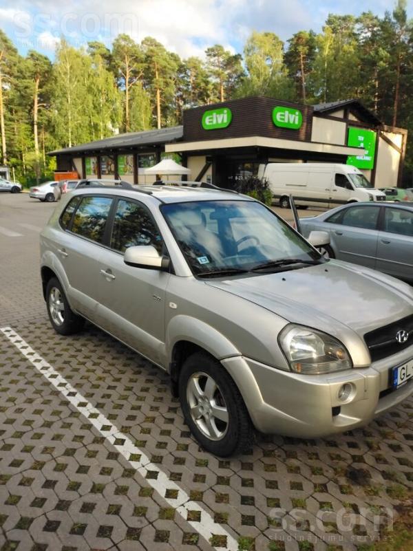 Grey Hyundai Tucson 2007 in Riga, with an engine capacity of 2.00 L and mileage of 263 thousand km for 2650 €, photo 3 on AUTOMOTO.COM.LV