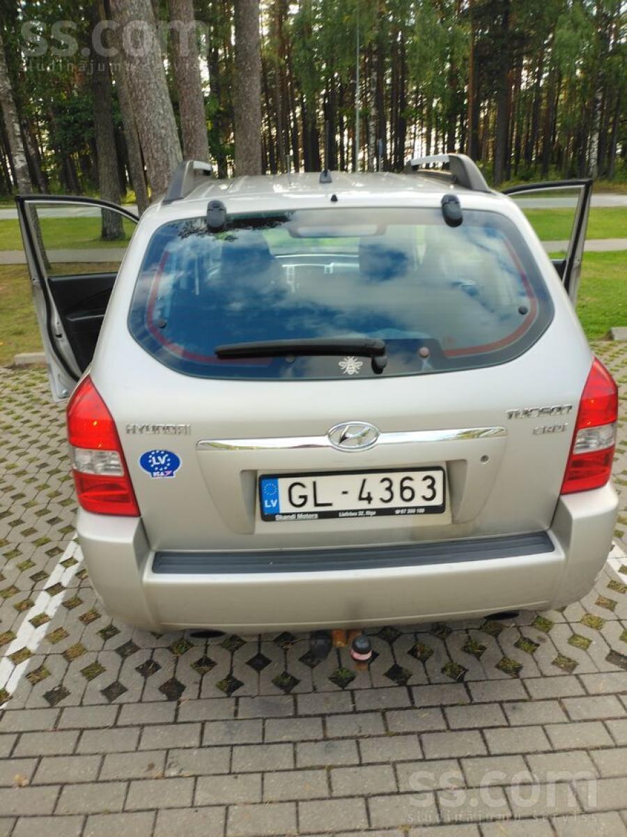Pelēks Hyundai Tucson 2007 Rīga, ar dzinēja tilpumu 2.00 L un nobraukumu 263 tūkst. km par 2650 €, foto 5 vietnē AUTOMOTO.COM.LV