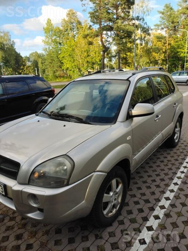 Grey Hyundai Tucson 2007 in Riga, with an engine capacity of 2.00 L and mileage of 263 thousand km for 2650 €, photo 10 on AUTOMOTO.COM.LV