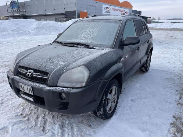 Grey Hyundai Tucson 2007 in Siauliai, with an engine capacity of 1.99 L and mileage of 264 thousand km for 1499 €, photo 1 on AUTOMOTO.COM.LV