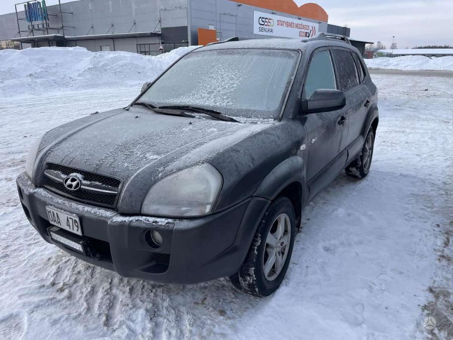 Grey Hyundai Tucson 2007 in Siauliai, with an engine capacity of 1.99 L and mileage of 264 thousand km for 1499 €, photo 1 on AUTOMOTO.COM.LV