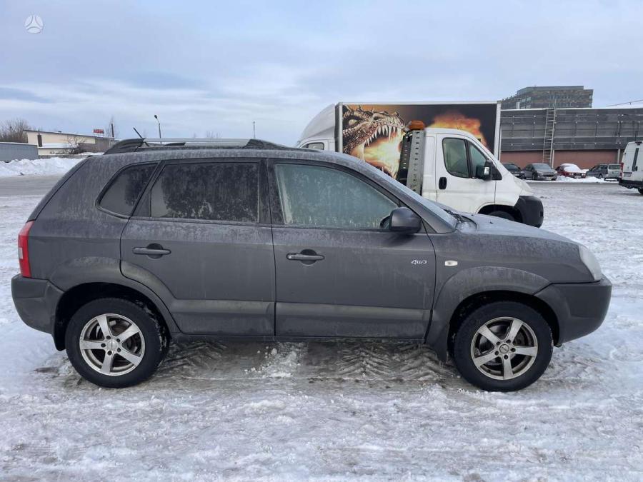 Pelēks Hyundai Tucson 2007 Šauļi, ar dzinēja tilpumu 1.99 L un nobraukumu 264 tūkst. km par 1499 €, foto 5 vietnē AUTOMOTO.COM.LV