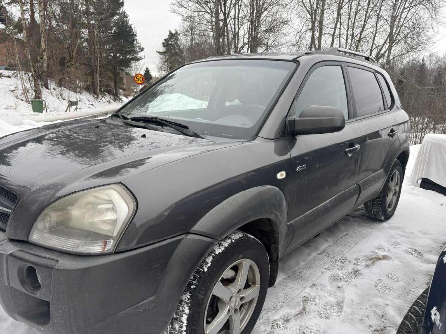 Pelēks Hyundai Tucson 2007 Šauļi, ar dzinēja tilpumu 1.99 L un nobraukumu 264 tūkst. km par 1499 €, foto 27 vietnē AUTOMOTO.COM.LV