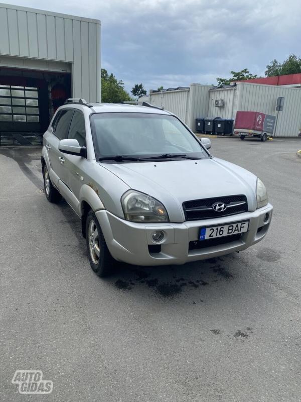 Grey Hyundai Tucson 2007 in Panevezys, with an engine capacity of 2.00 L and mileage of 283 thousand km for 1999 €, photo 2 on AUTOMOTO.COM.LV