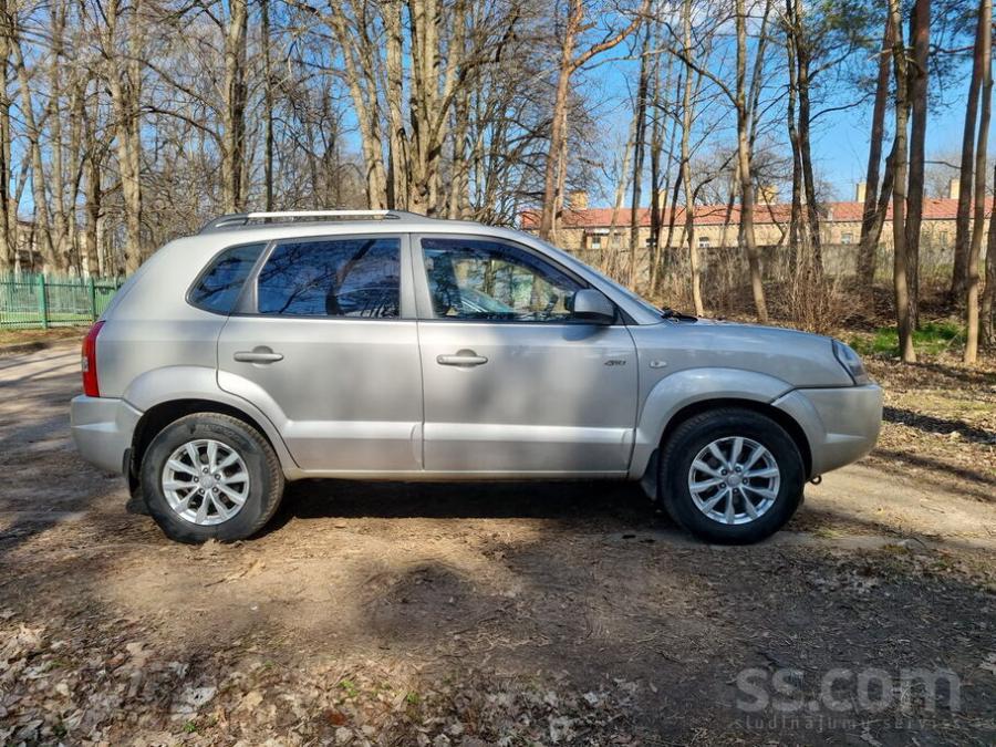 Grey Hyundai Tucson 2007 in Riga, with an engine capacity of 2.00 L and mileage of 133 thousand km for 3200 €, photo 5 on AUTOMOTO.COM.LV