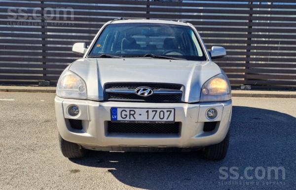 Pelēks Hyundai Tucson 2007 Rīga, ar dzinēja tilpumu 2.00 L un nobraukumu 280 tūkst. km par 1895 €, foto 3 vietnē AUTOMOTO.COM.LV