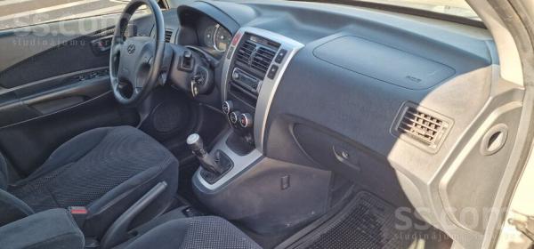 Pelēks Hyundai Tucson 2007 Rīga, ar dzinēja tilpumu 2.00 L un nobraukumu 280 tūkst. km par 1895 €, foto 9 vietnē AUTOMOTO.COM.LV