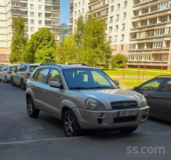Pelēks Hyundai Tucson 2007 Rīga, ar dzinēja tilpumu 2.00 L un nobraukumu 168 tūkst. km par 3000 €, foto 2 vietnē AUTOMOTO.COM.LV