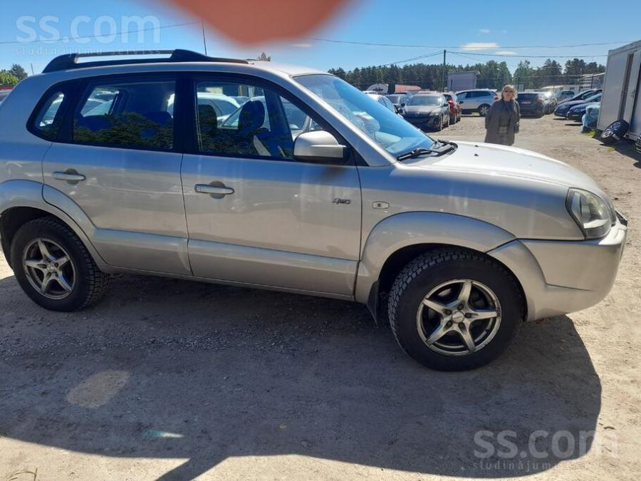 Pelēks Hyundai Tucson 2007 Rīga, ar dzinēja tilpumu 2.00 L un nobraukumu 168 tūkst. km par 3000 €, foto 1 vietnē AUTOMOTO.COM.LV