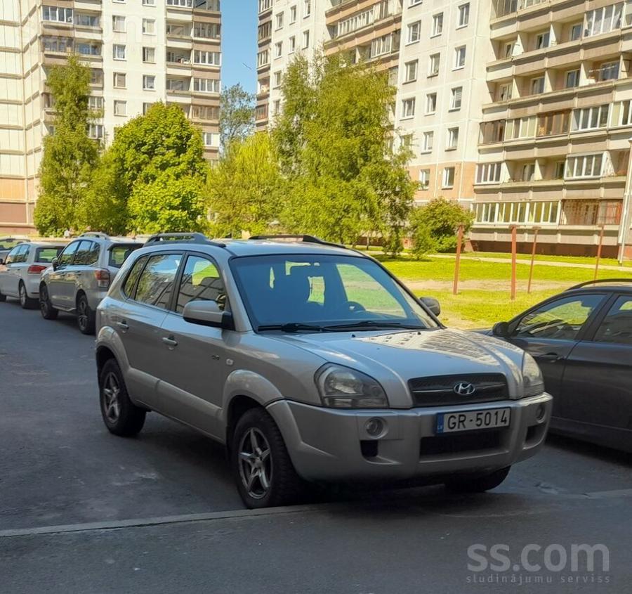 Pelēks Hyundai Tucson 2007 Rīga, ar dzinēja tilpumu 2.00 L un nobraukumu 168 tūkst. km par 3000 €, foto 3 vietnē AUTOMOTO.COM.LV
