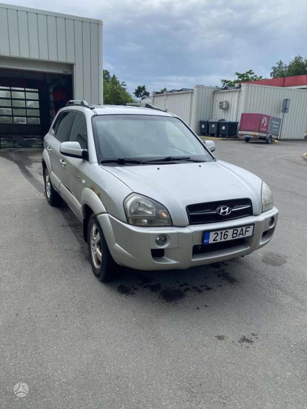 Pelēks Hyundai Tucson 2007 Panevēža, ar dzinēja tilpumu 1.99 L un nobraukumu 283 tūkst. km par 2900 €, foto 4 vietnē AUTOMOTO.COM.LV