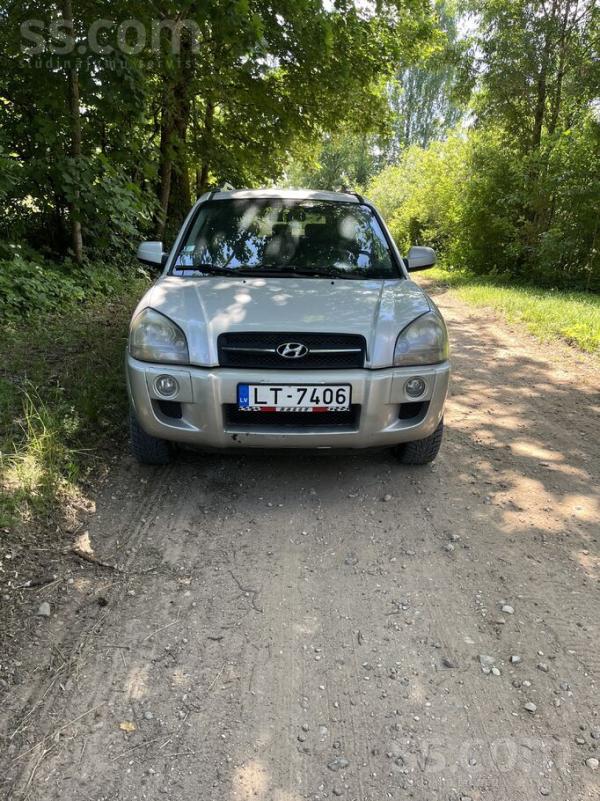 Grey Hyundai Tucson 2007 in Gulbene, with an engine capacity of 2.00 L and mileage of 288 thousand km for 2700 €, photo 2 on AUTOMOTO.COM.LV