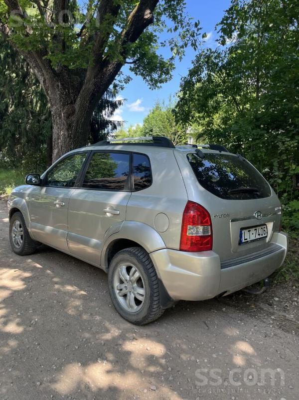 Grey Hyundai Tucson 2007 in Gulbene, with an engine capacity of 2.00 L and mileage of 288 thousand km for 2700 €, photo 6 on AUTOMOTO.COM.LV