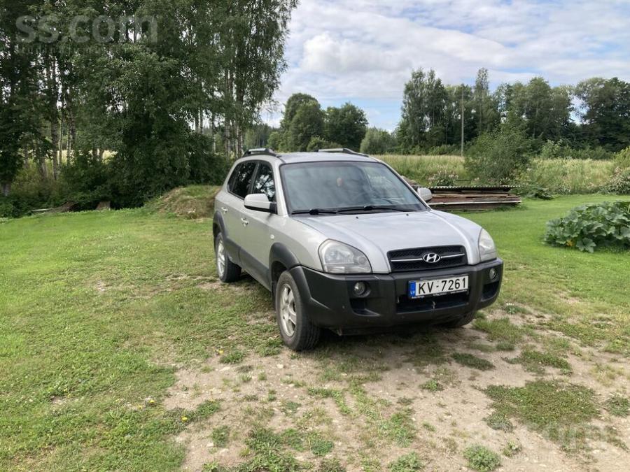 Pelēks Hyundai Tucson 2007 Madona, ar dzinēja tilpumu 2.00 L un nobraukumu 379 tūkst. km par 1050 €, foto 1 vietnē AUTOMOTO.COM.LV