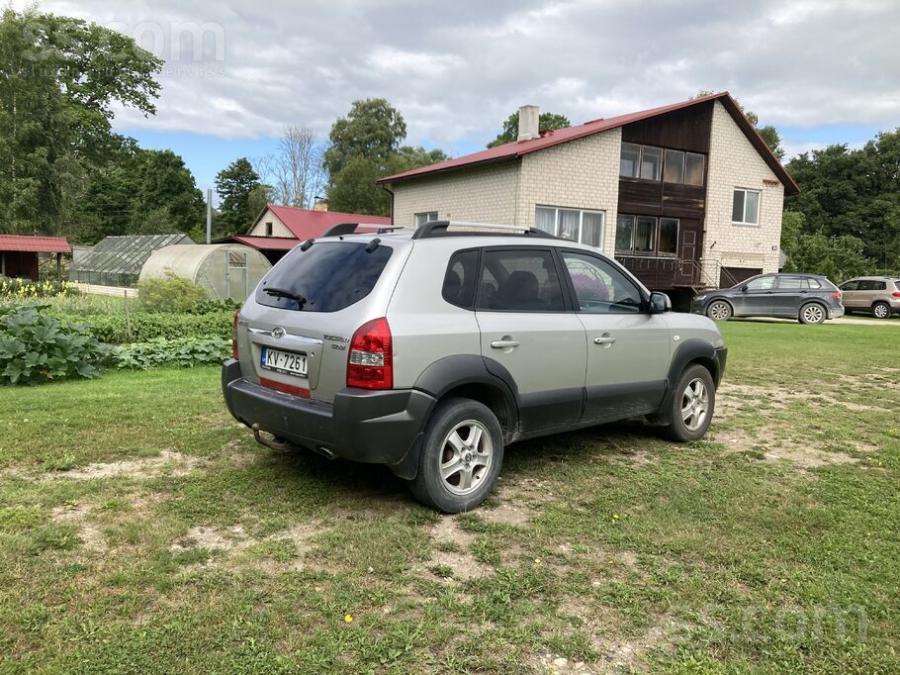 Pelēks Hyundai Tucson 2007 Madona, ar dzinēja tilpumu 2.00 L un nobraukumu 379 tūkst. km par 1050 €, foto 3 vietnē AUTOMOTO.COM.LV