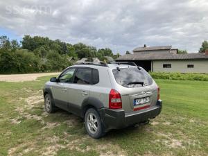 Pelēks Hyundai Tucson 2007 Madona, ar dzinēja tilpumu 2.00 L un nobraukumu 379 tūkst. km par 1050 €, foto 4 vietnē AUTOMOTO.COM.LV