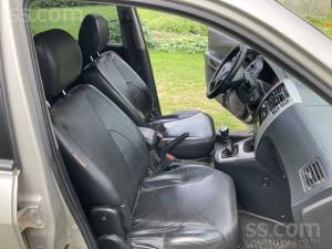 Pelēks Hyundai Tucson 2007 Madona, ar dzinēja tilpumu 2.00 L un nobraukumu 379 tūkst. km par 1050 €, foto 6 vietnē AUTOMOTO.COM.LV