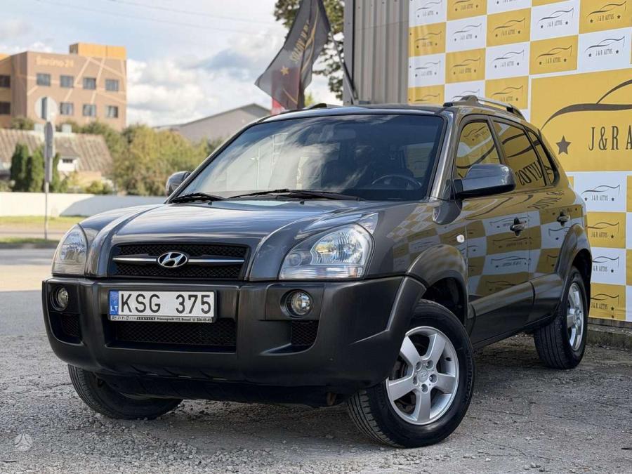 Grey Hyundai Tucson 2007 in Siauliai, with an engine capacity of 1.99 L and mileage of 170 thousand km for 2750 €, photo 1 on AUTOMOTO.COM.LV