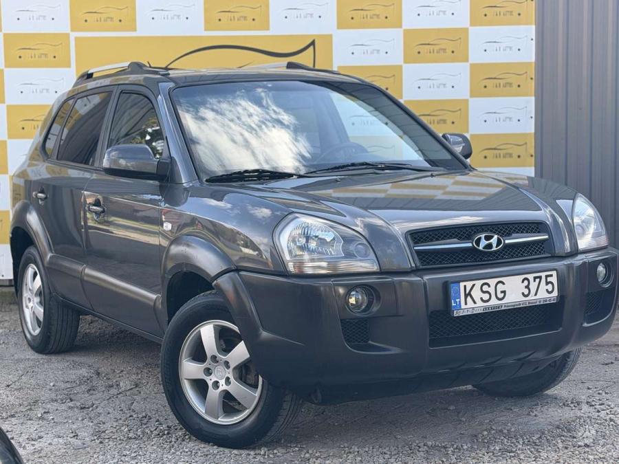 Grey Hyundai Tucson 2007 in Siauliai, with an engine capacity of 1.99 L and mileage of 170 thousand km for 2750 €, photo 3 on AUTOMOTO.COM.LV