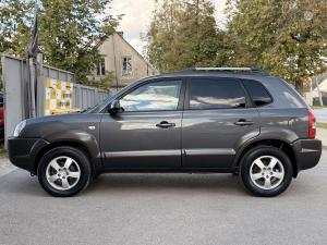 Grey Hyundai Tucson 2007 in Siauliai, with an engine capacity of 1.99 L and mileage of 170 thousand km for 2750 €, photo 12 on AUTOMOTO.COM.LV