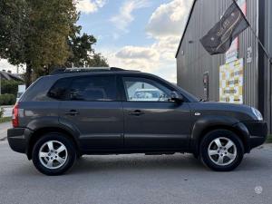 Grey Hyundai Tucson 2007 in Siauliai, with an engine capacity of 1.99 L and mileage of 170 thousand km for 2750 €, photo 14 on AUTOMOTO.COM.LV
