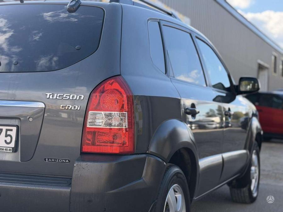 Grey Hyundai Tucson 2007 in Siauliai, with an engine capacity of 1.99 L and mileage of 170 thousand km for 2750 €, photo 27 on AUTOMOTO.COM.LV