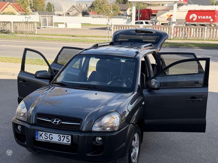 Grey Hyundai Tucson 2007 in Siauliai, with an engine capacity of 1.99 L and mileage of 170 thousand km for 2750 €, photo 29 on AUTOMOTO.COM.LV