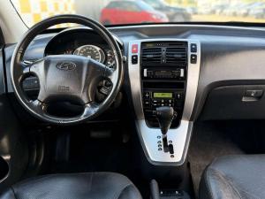 Grey Hyundai Tucson 2007 in Siauliai, with an engine capacity of 1.99 L and mileage of 170 thousand km for 2750 €, photo 39 on AUTOMOTO.COM.LV