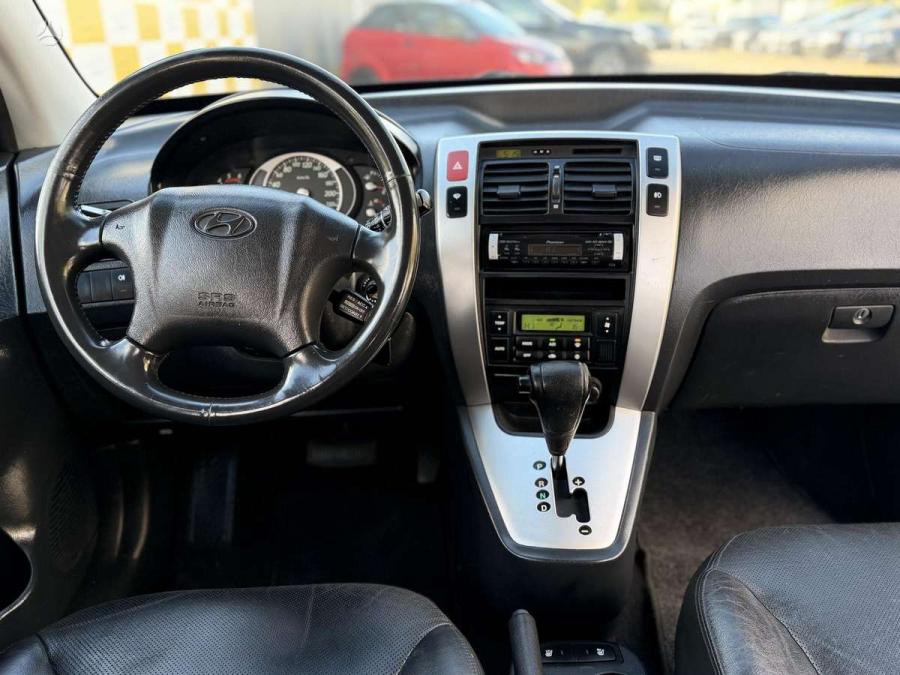 Grey Hyundai Tucson 2007 in Siauliai, with an engine capacity of 1.99 L and mileage of 170 thousand km for 2750 €, photo 39 on AUTOMOTO.COM.LV
